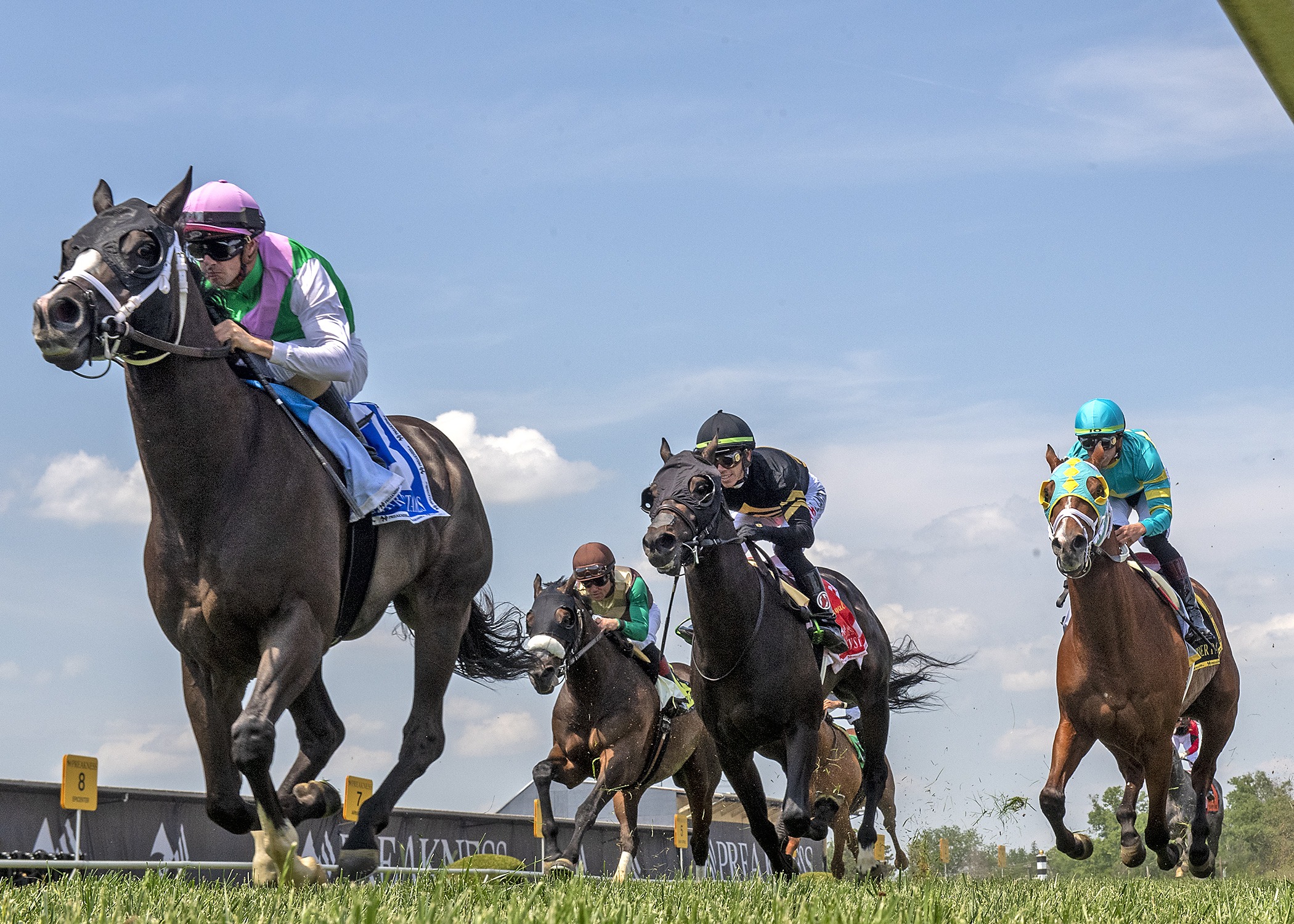 Set Piece Arrives on Time in $250,000 Dinner Party - Past The Wire