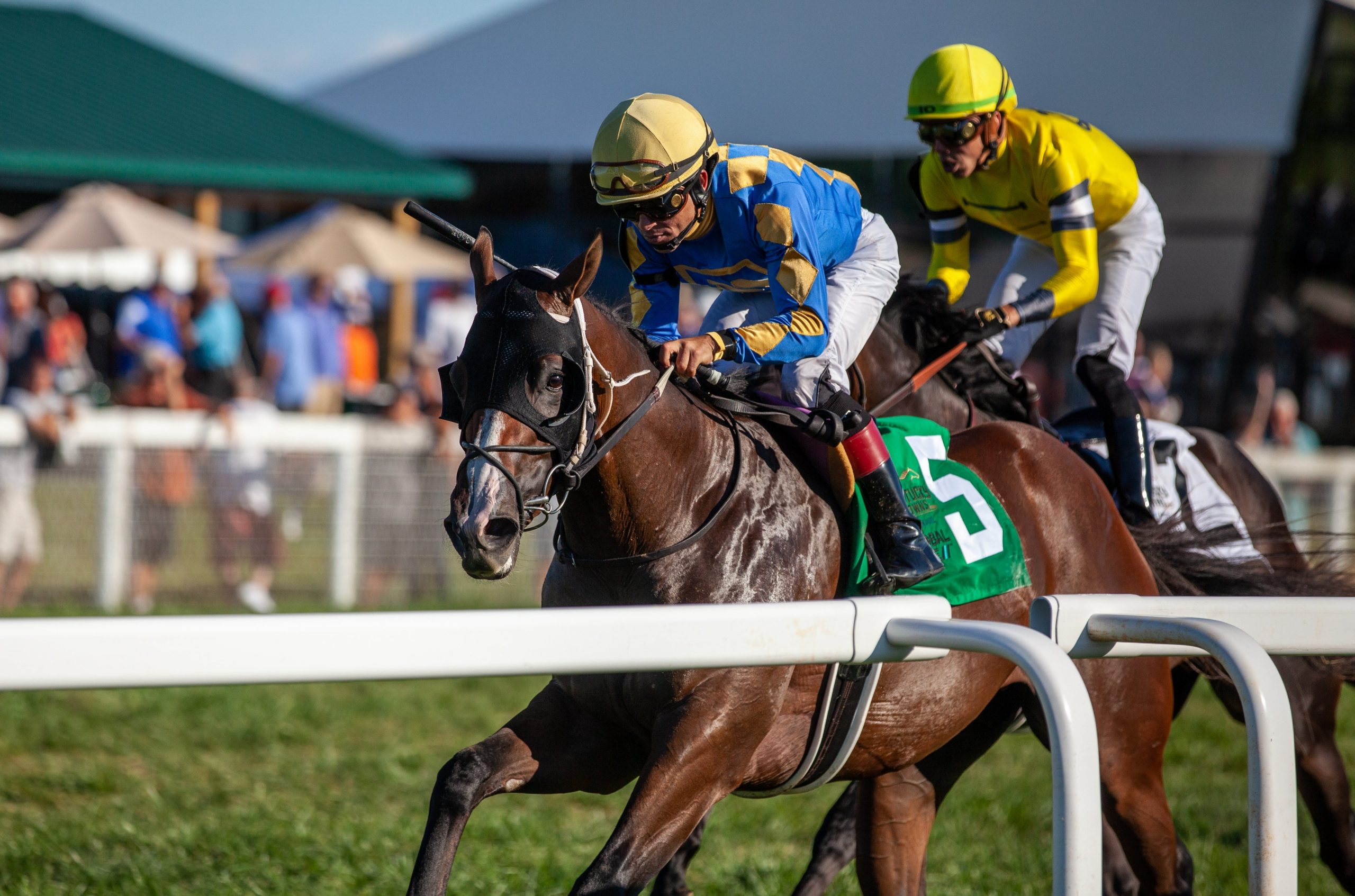 Private Creed Edges Sharp Aza Tack in Juvenile Sprint - Past The Wire