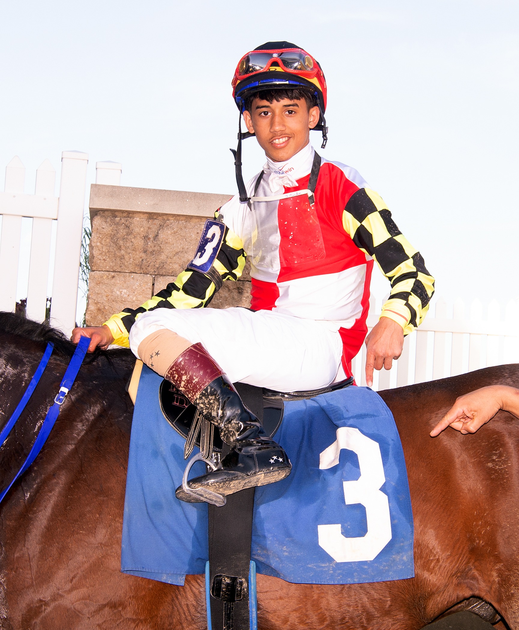 Laurel’s Barbosa Eclipse Apprentice Finalist - Past The Wire