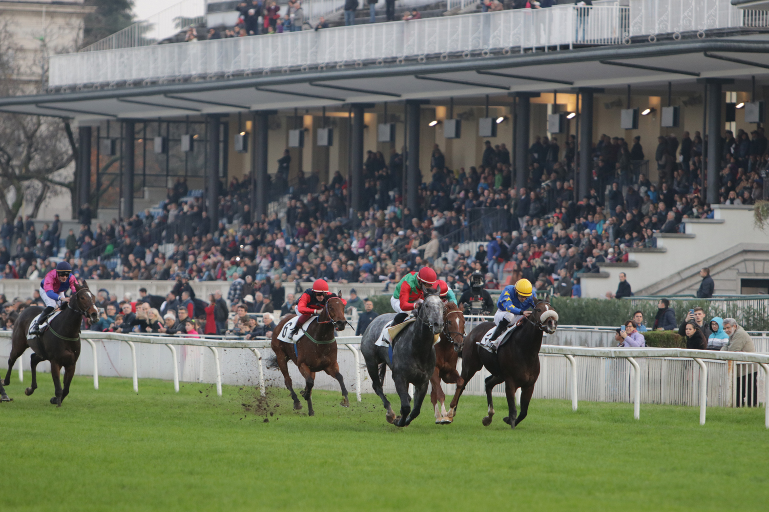 Italian Horse Racing Now Available in North America With SRW - Past The ...