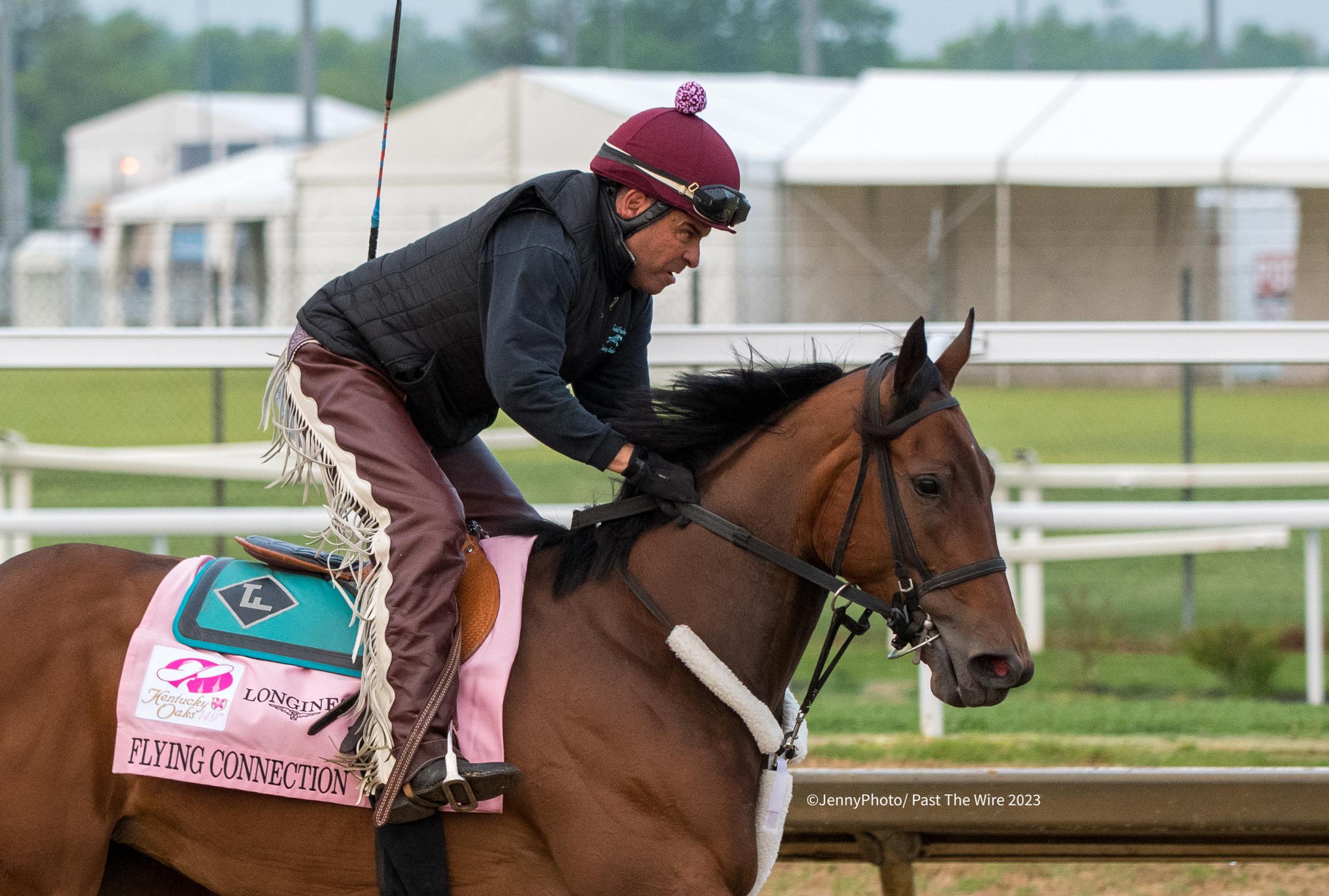 Flying Connection, Masqueparade Newcomers to Atras Barn - Past The Wire