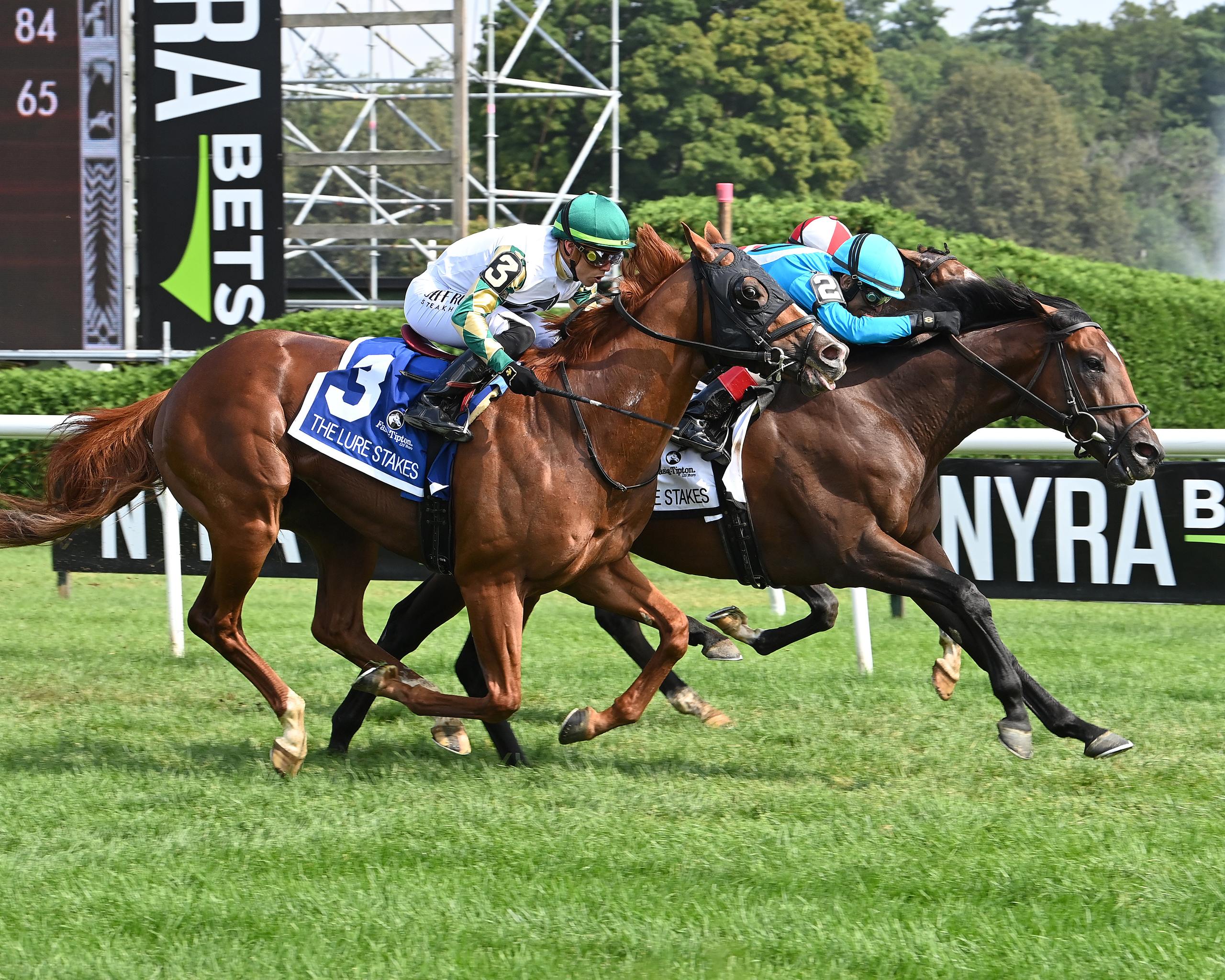 Smokin’ T Prevails in Three-Way Photo To Capture $135K Lure - Past The Wire