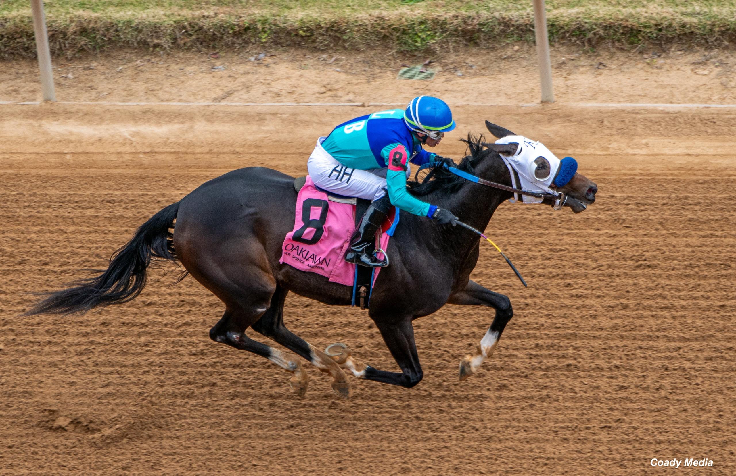 Kelly Bainum Rolls Into Oaklawn - Past The Wire